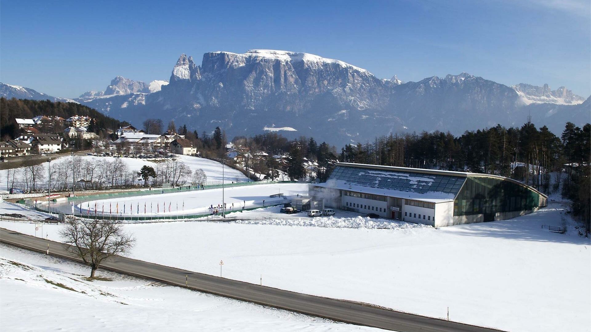 Eislaufen im Eisstadion der Ritten Arena • Südtirol