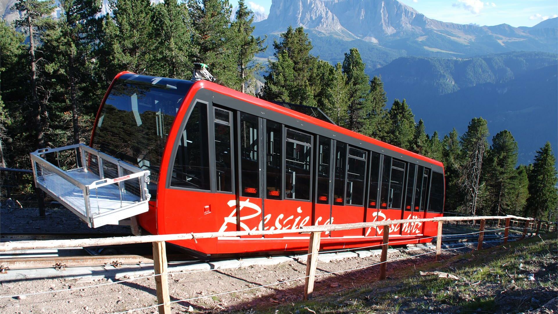 Panorama funiculare Raschötz/Ortisei Val Gardena • Cable Cars South Tyrol