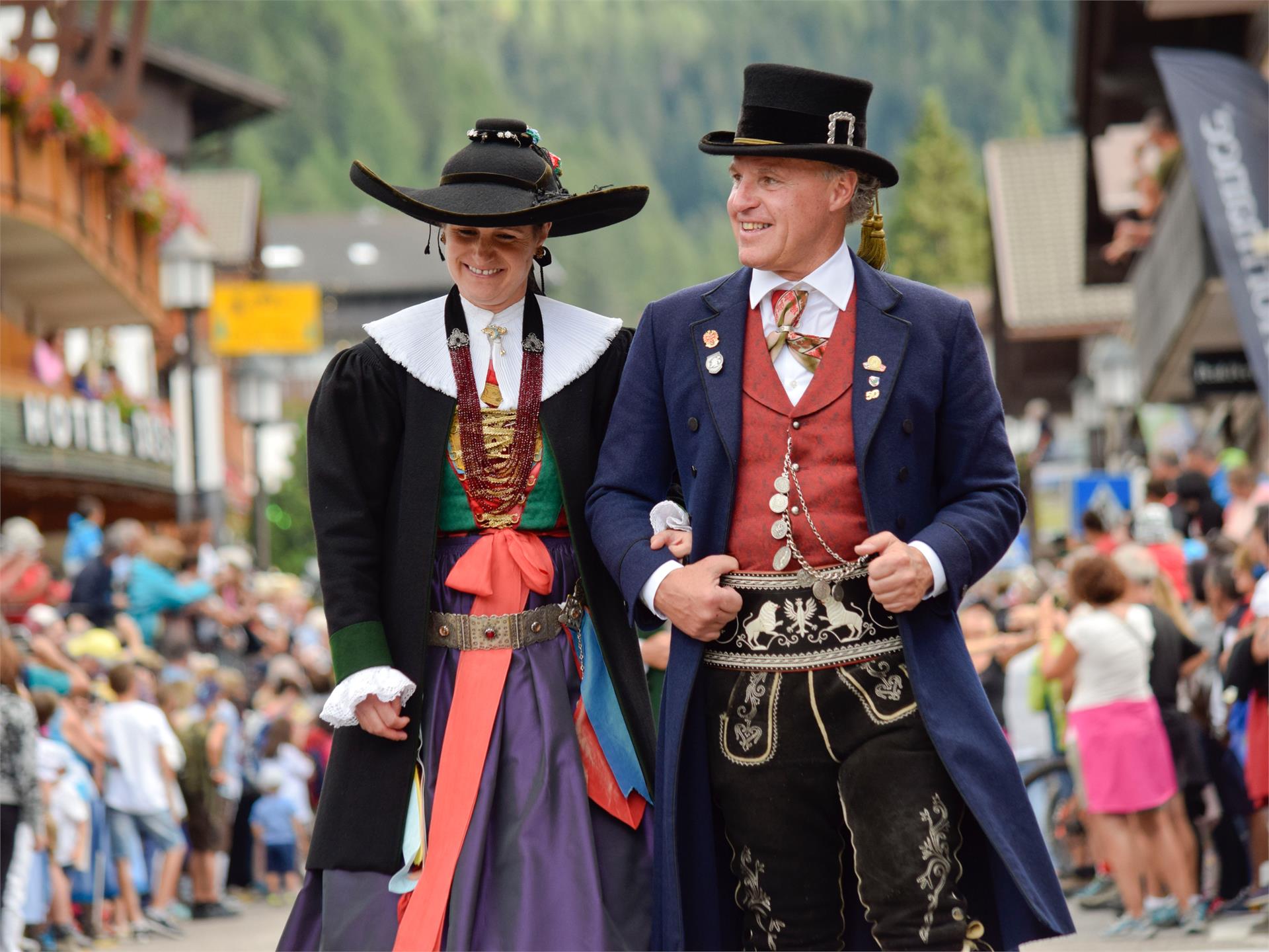 Gröden in Tracht | suedtirol.info
