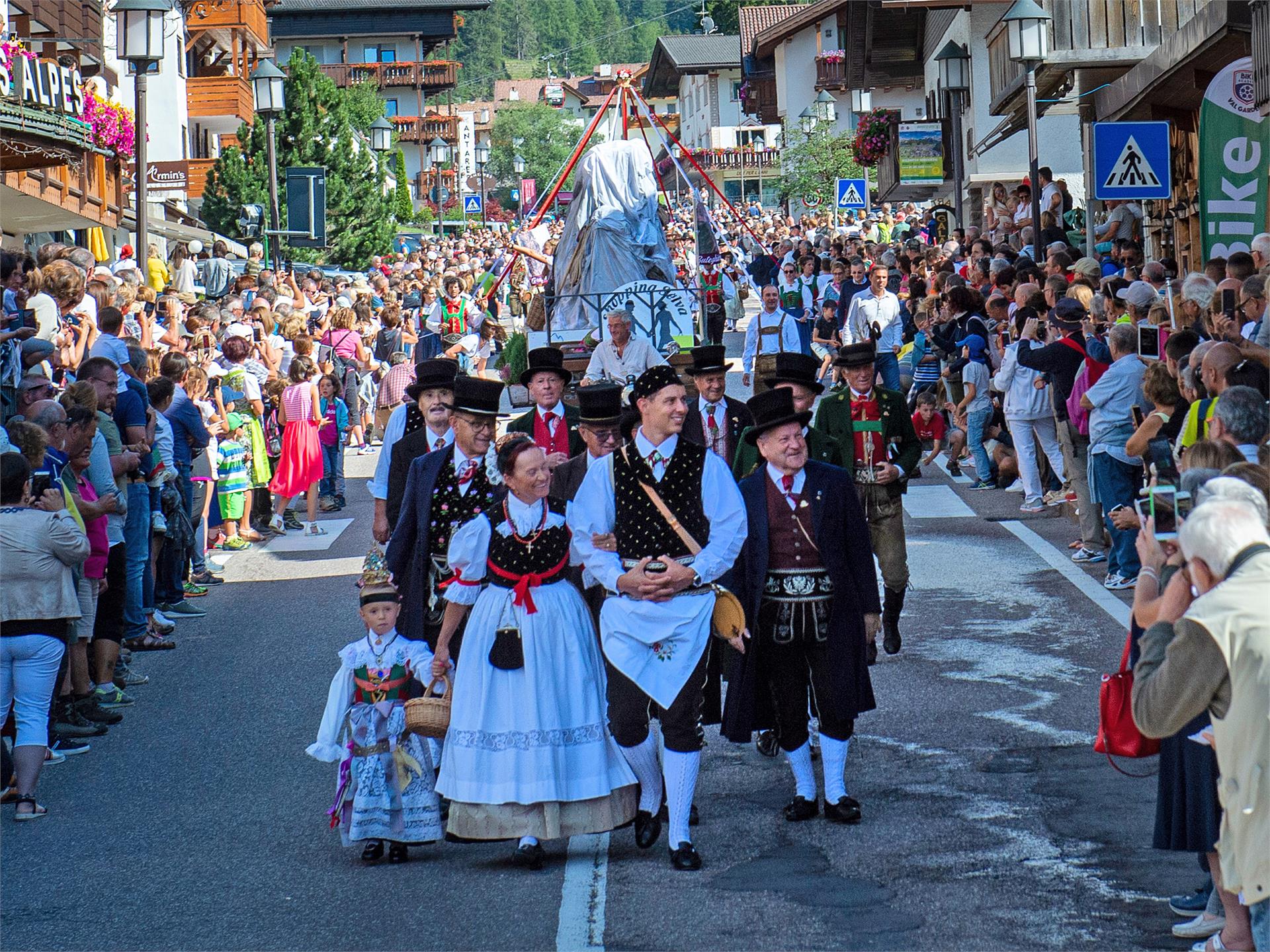 Gröden in Tracht | suedtirol.info