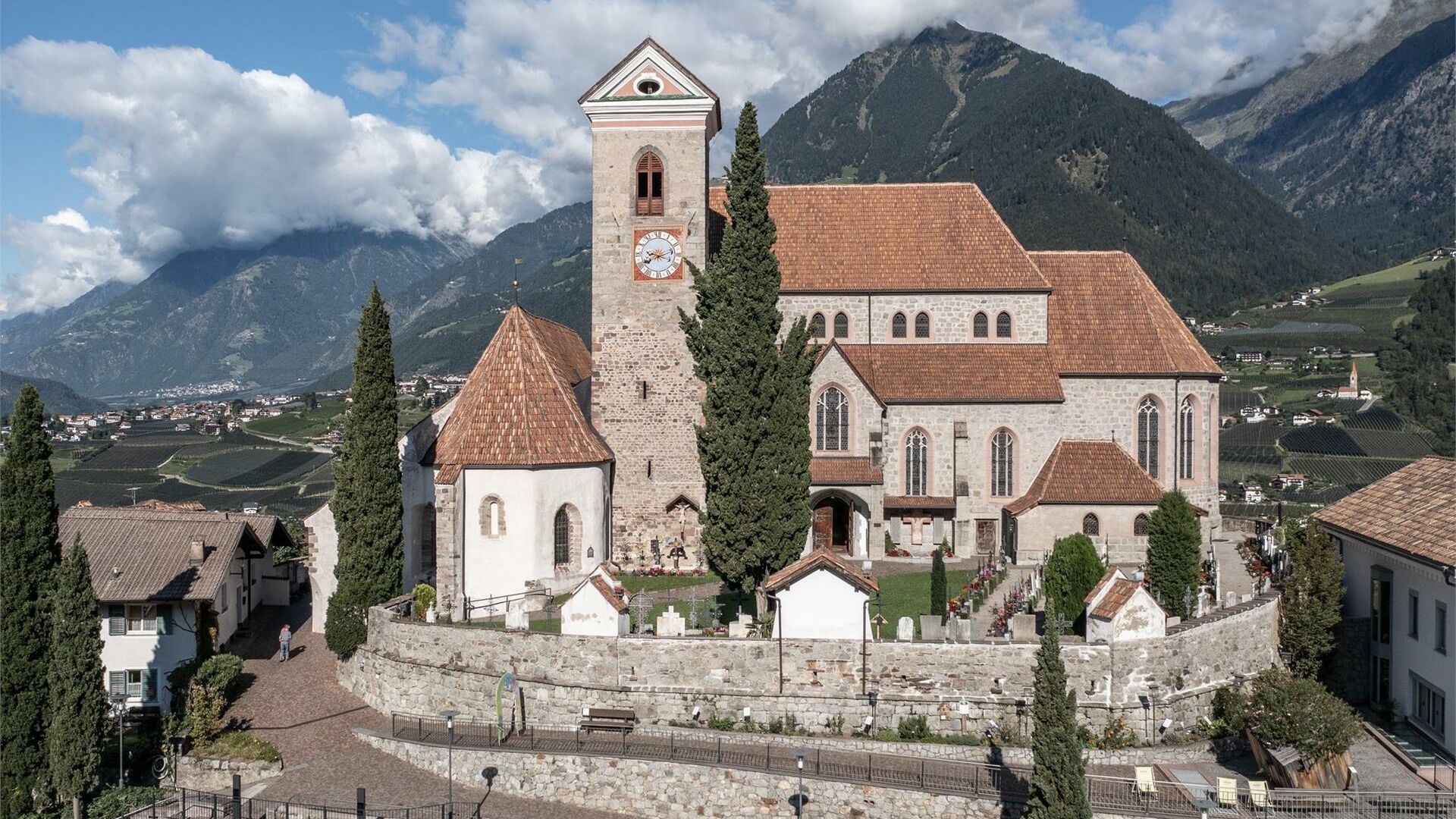 Neue Pfarrkirche von Schenna • Kirchen in Südtirol