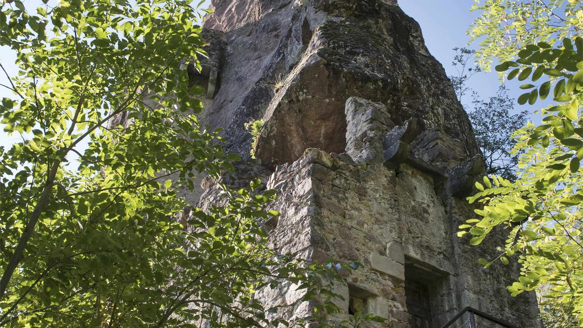Ruins of Festenstein Castle • Castle ruins in South Tyrol